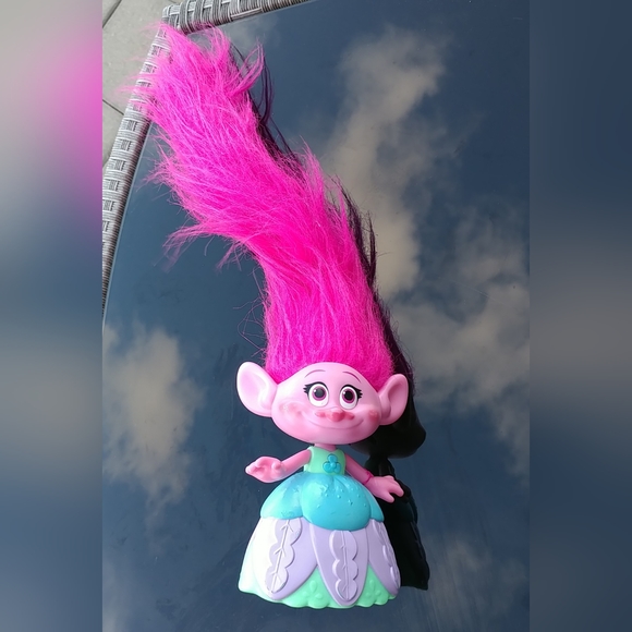 Trolls | Toys | Trolls Poppy Hair In The Air Doll Sounds Lights Up ...